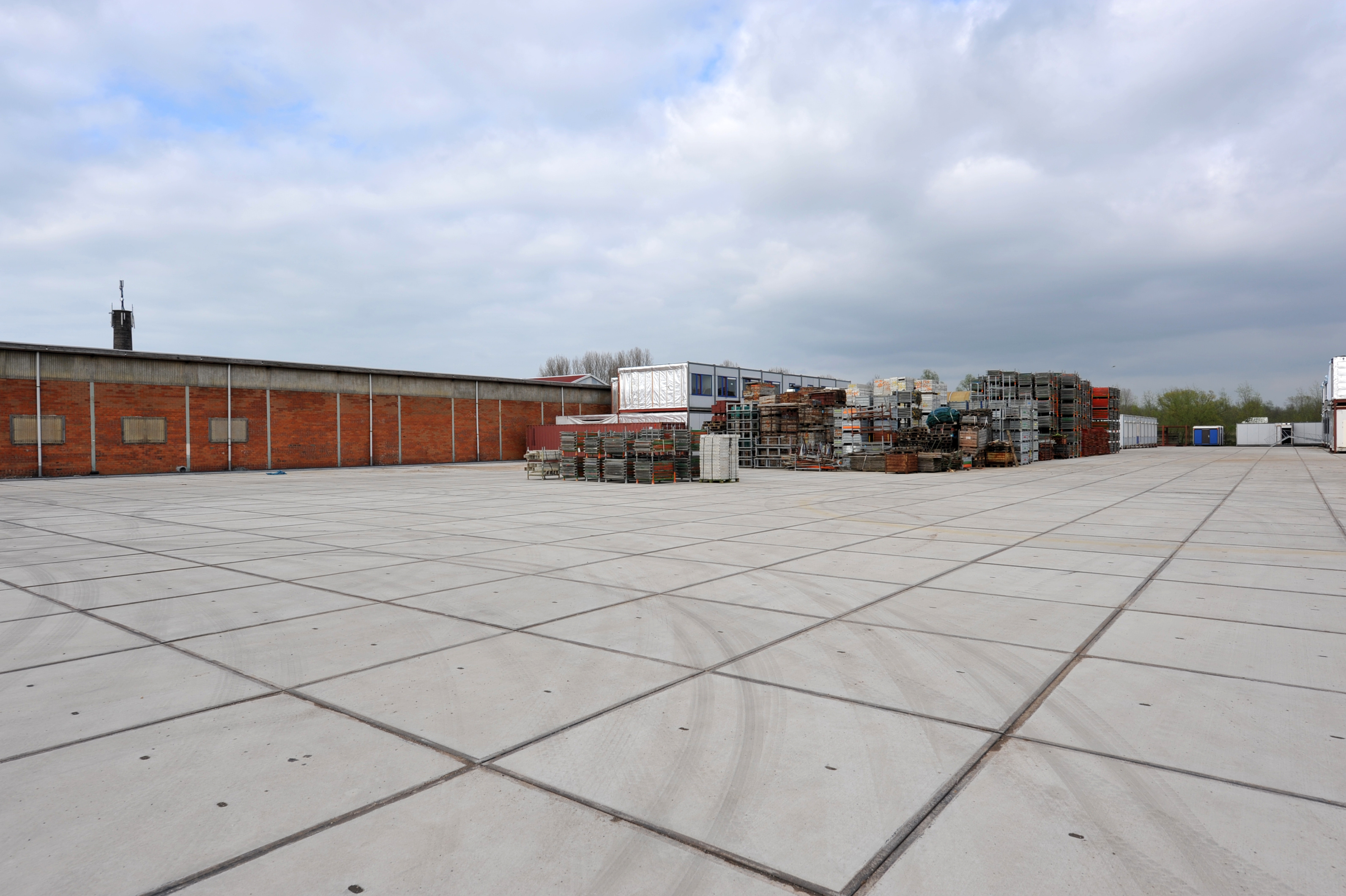 Warmgewalste hoeklijn zie je alleen bij de originele Stelcon-plaat ...